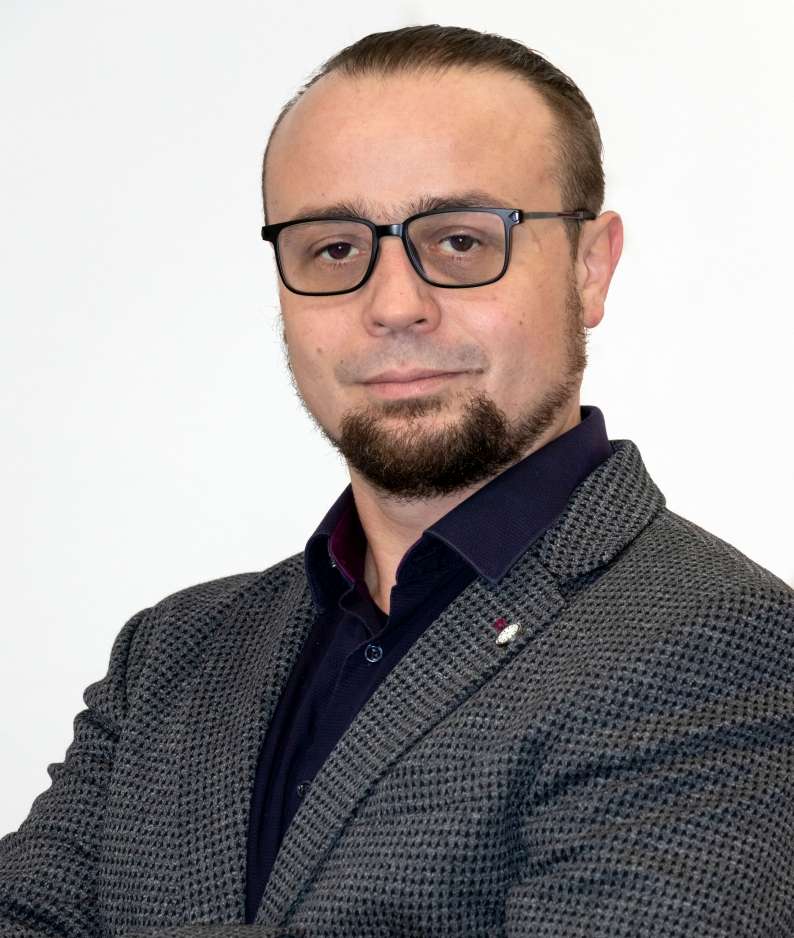 Deniver Vukelić - Staff